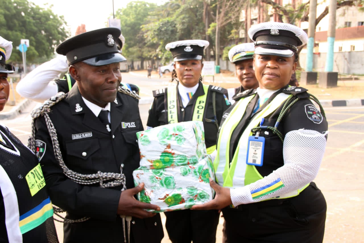 Lagos State Traffic Officer, CSP Titilayo Visits Retiring DTO With ...